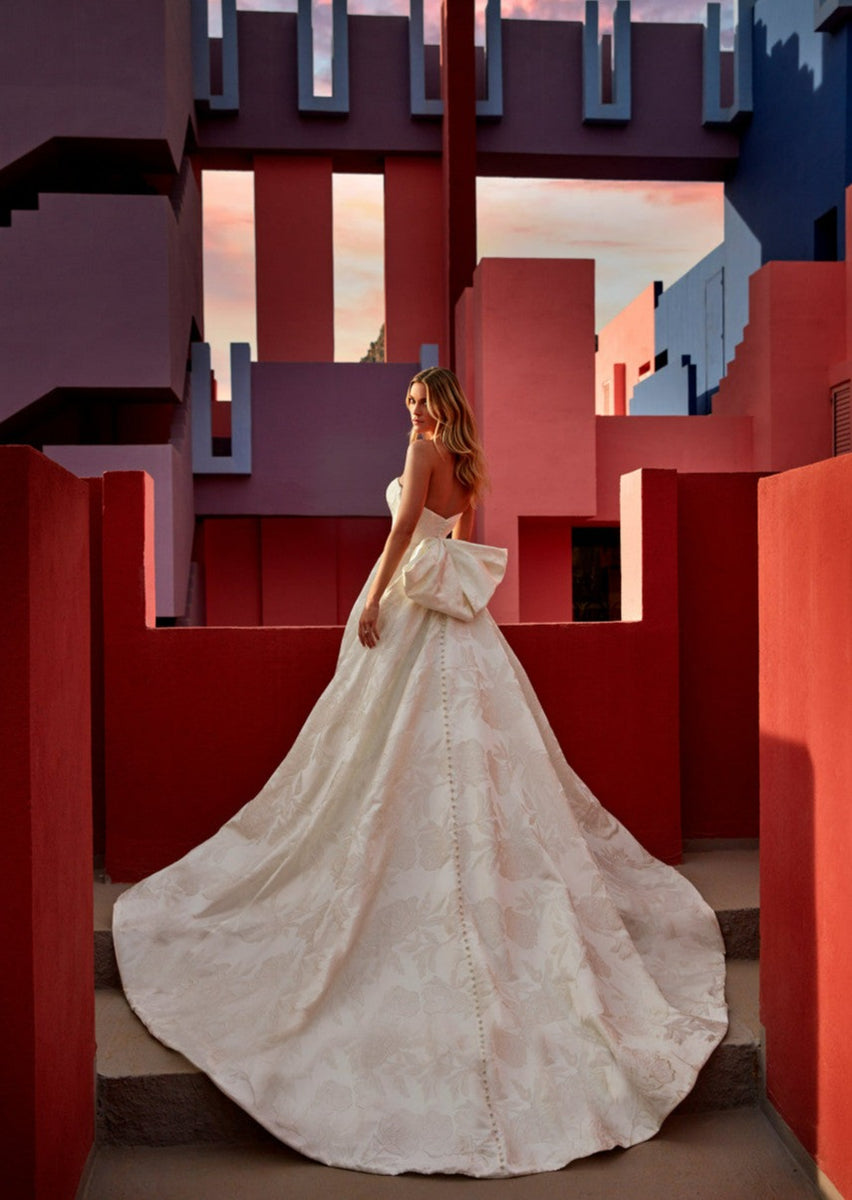 Madison James Gillian Wedding Dress | The Wedding Shoppe